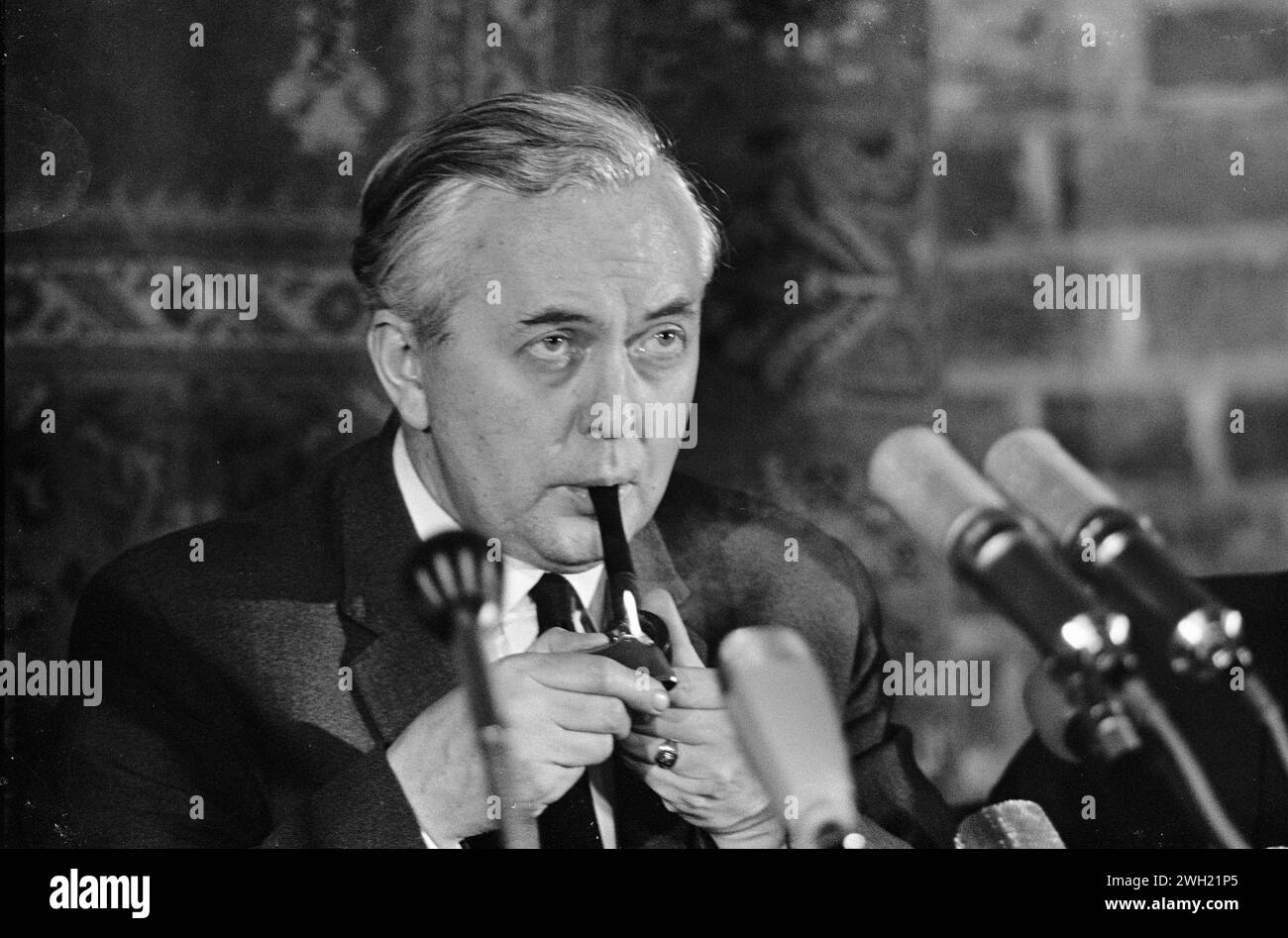 Harold wilson 1960s hi-res stock photography and images - Alamy