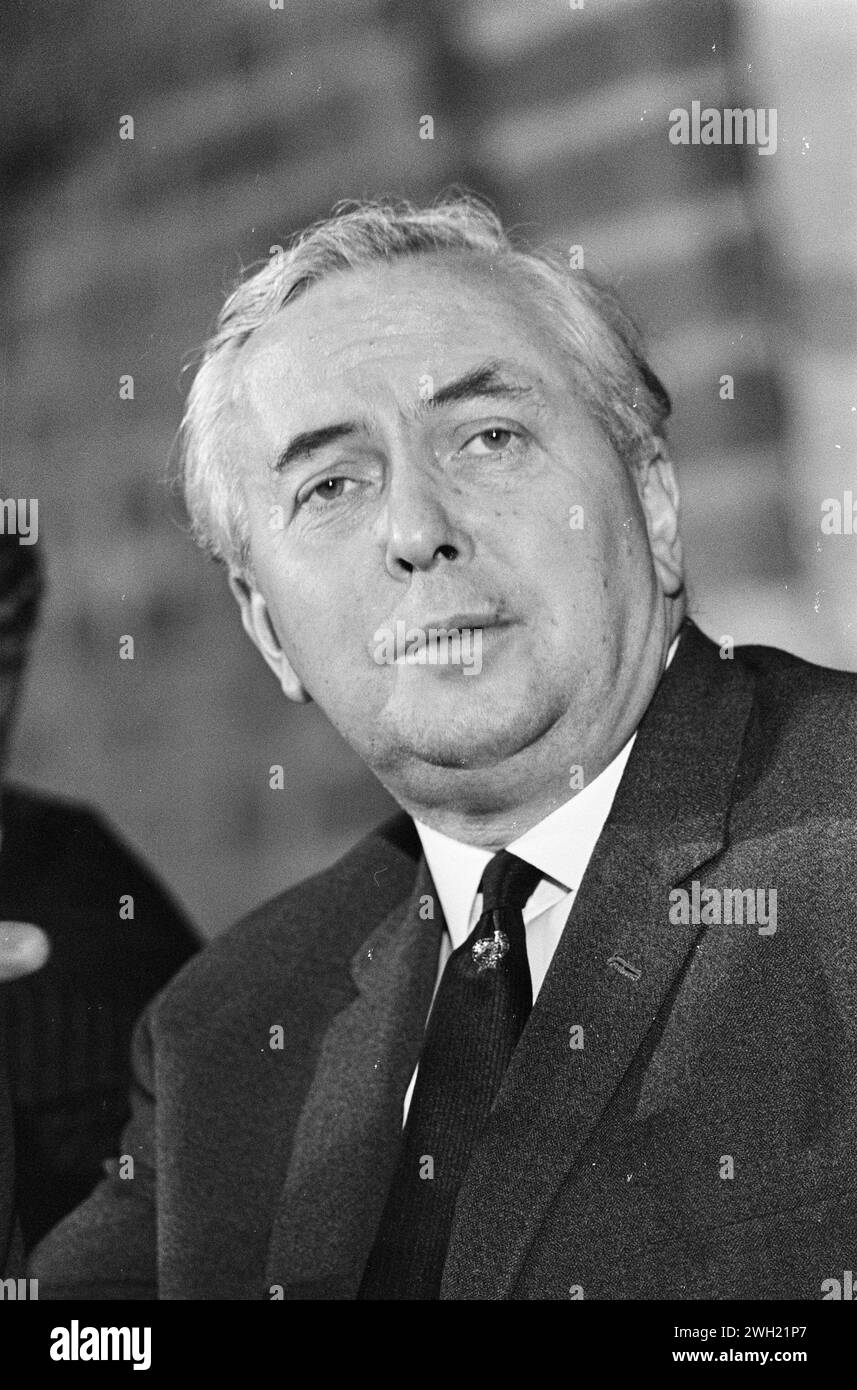 Harold wilson 1960s hi-res stock photography and images - Alamy