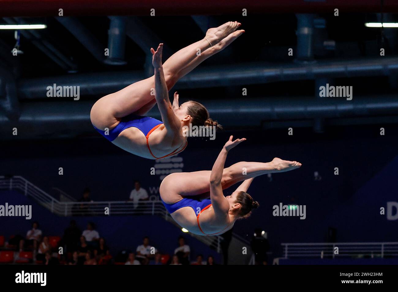 Woman 3m synchronized hi-res stock photography and images - Alamy