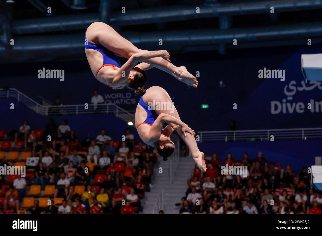 Woman 3m synchronized hi-res stock photography and images - Alamy