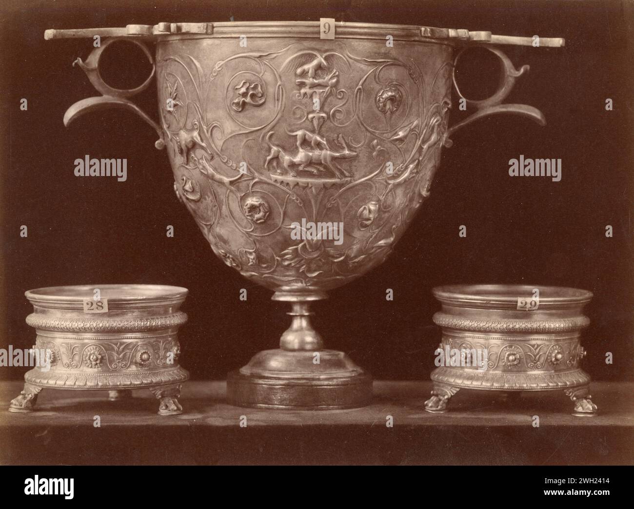 Boscoreale treasure, Gold and silver bowl: glasses, France 1900s Stock ...