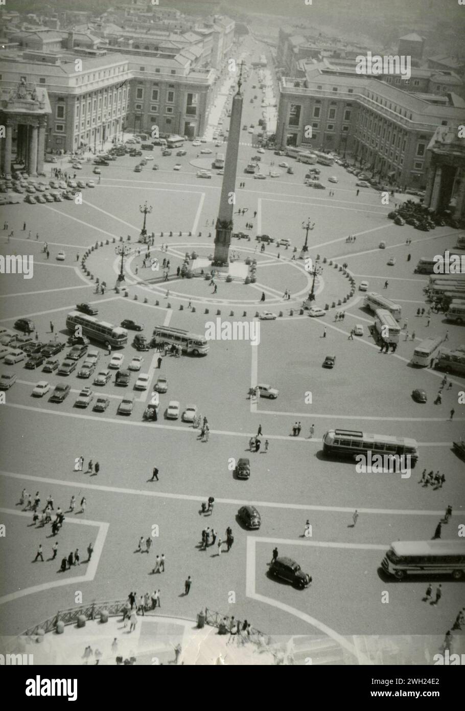 St peters rome 1960s hi-res stock photography and images - Alamy