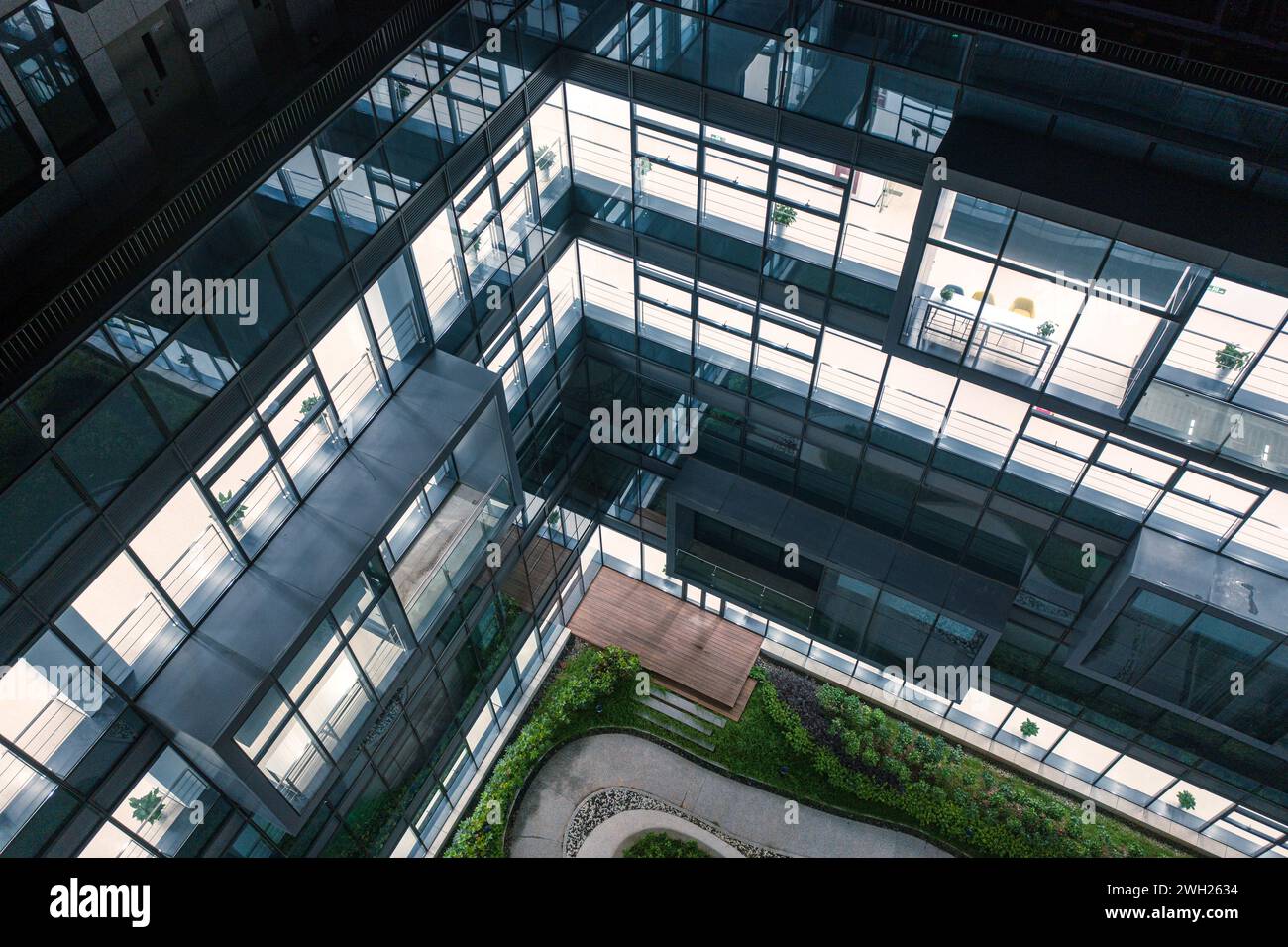 The courtyard garden of a high-tech company has a curved passage ...