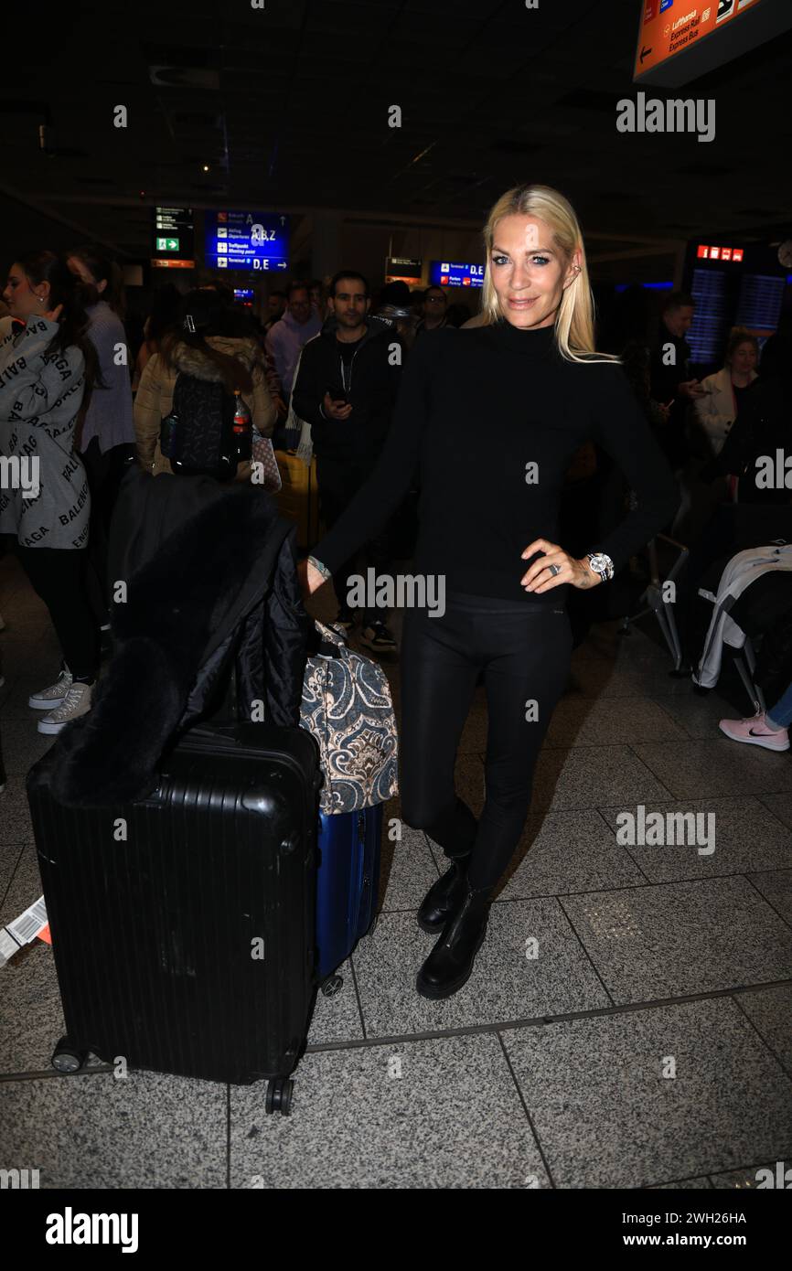 Sarah Kern bei der Rückkehr der Dschungelcamp-Kandidaten der RTL ...