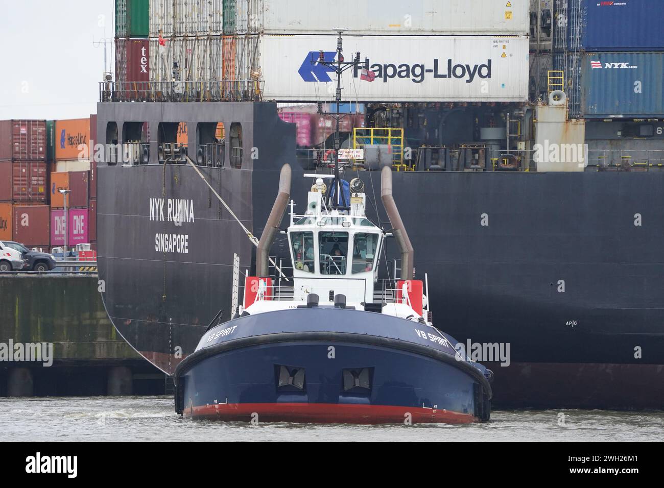Hamburg, Germany. 06th Feb, 2024. The tug "VB Spirit" pulls the ...