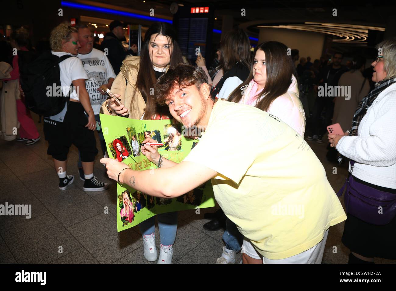 Twenty4tim bürgerlich Tim Maximilian Kampmann bei der Rückkehr der Dschungelcamp-Kandidaten der ...