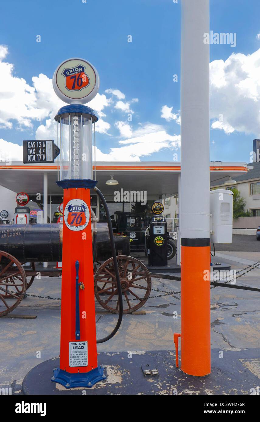 Union 76 gas station hi-res stock photography and images - Alamy