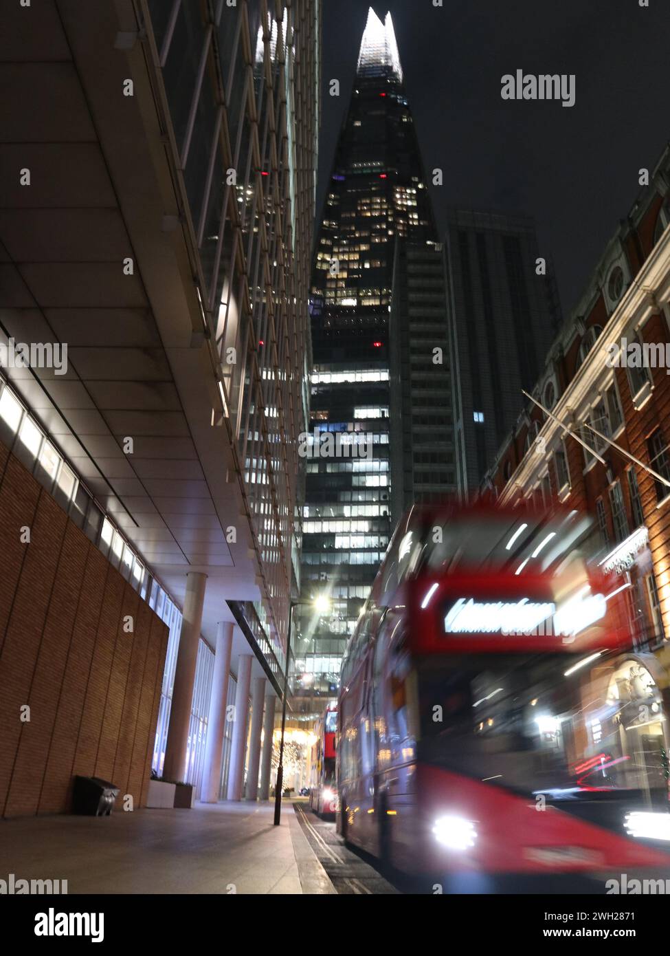 Dark night lights shard hi-res stock photography and images - Alamy
