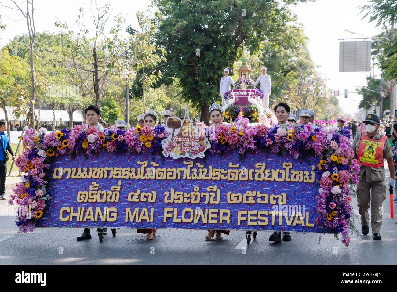 CHIANG MAI, THAILAND - FEBRUARY 3, 2024 : The Flower floats and parades ...