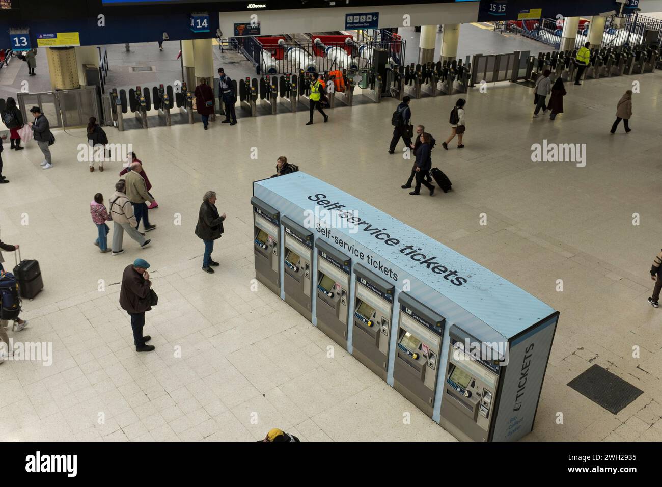 Railway ticket vending machine hi-res stock photography and images - Alamy