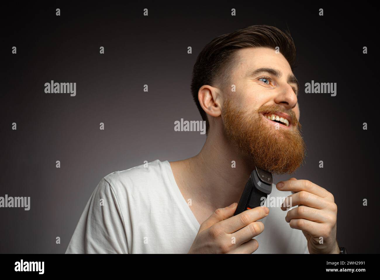 White guy shaving beard trimmer hi-res stock photography and images - Alamy