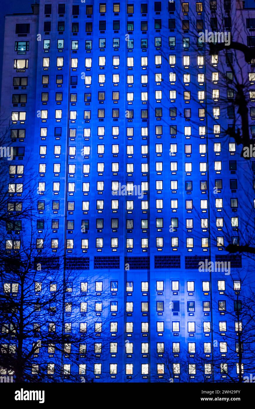 Illuminated Shell Centre, the global headquarters of oil major Shell ...