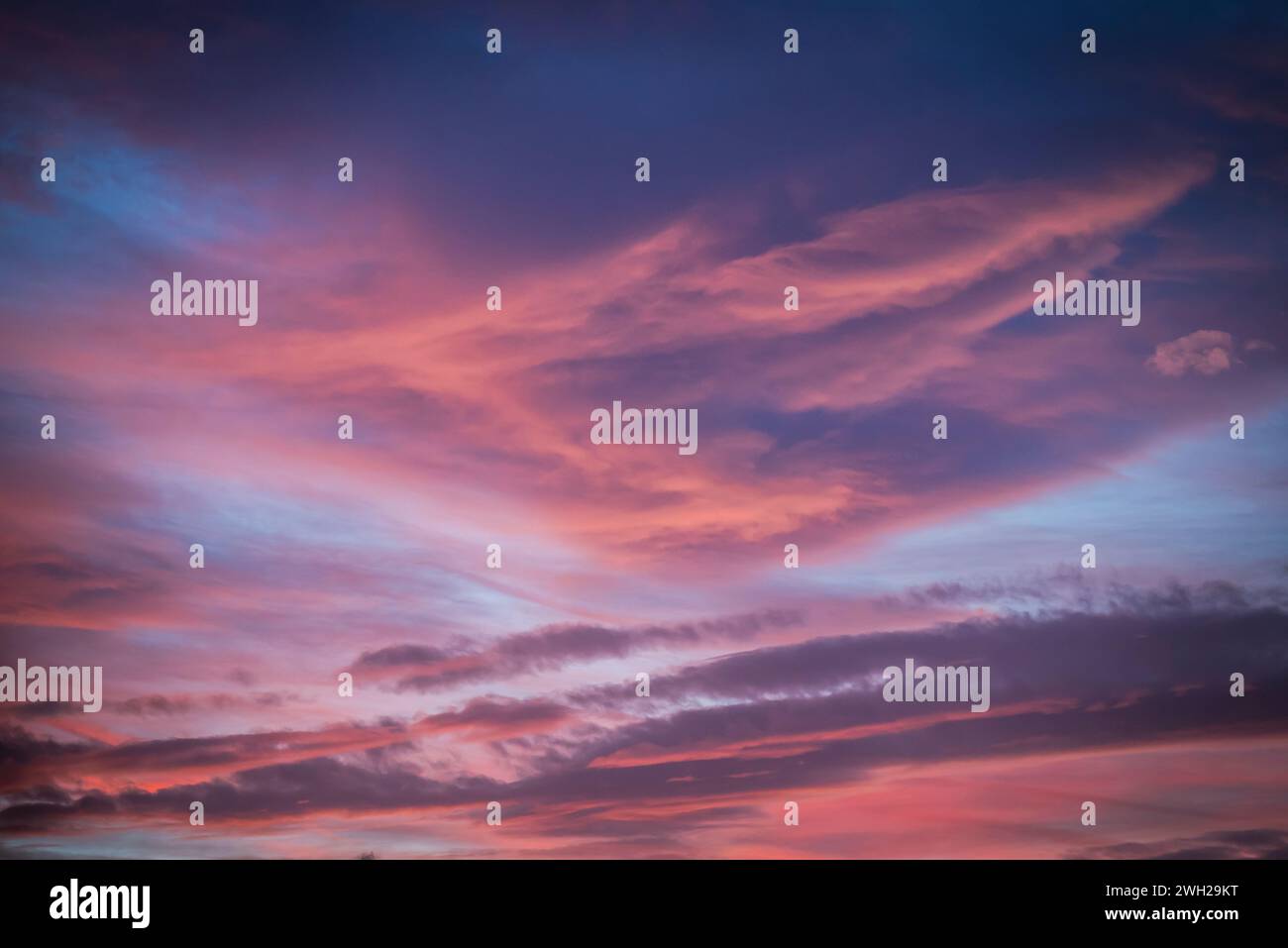 Pink and purple colours of the sunsetting sky, London, England, UK ...