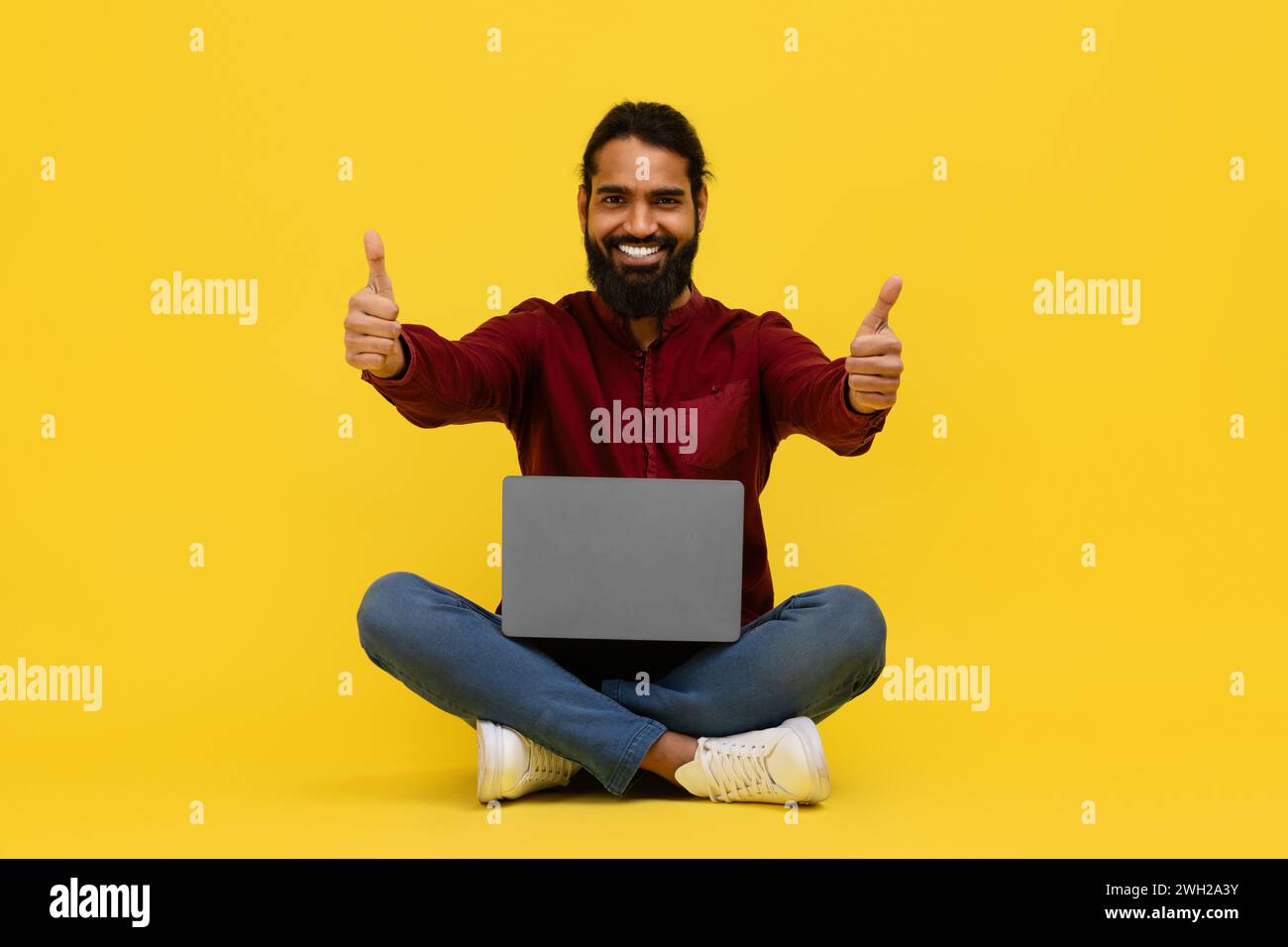 Indian developer guy working laptop hi-res stock photography and images ...