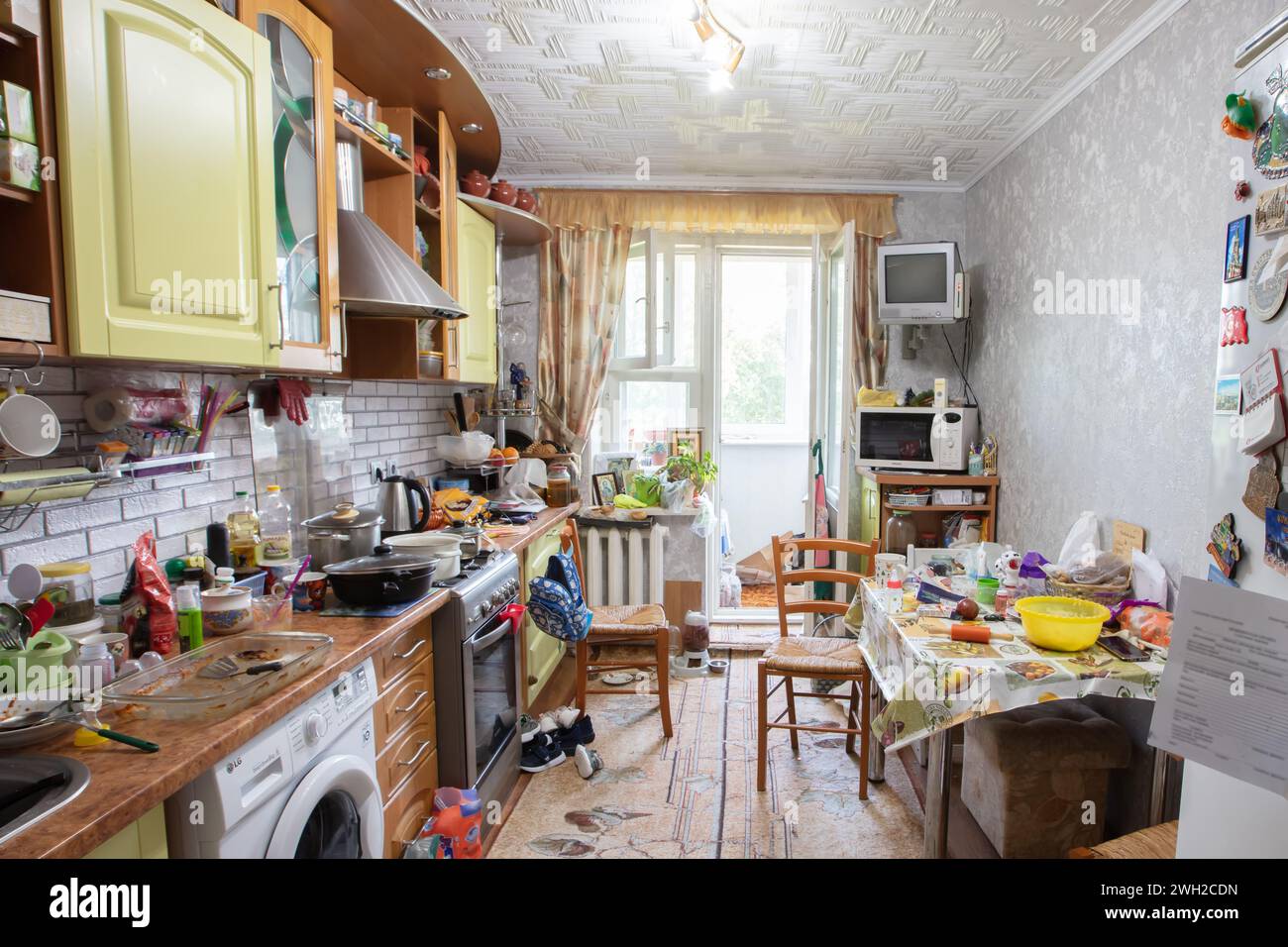 Everything in the kitchen is scattered, dirty and uncomfortable. A mess ...