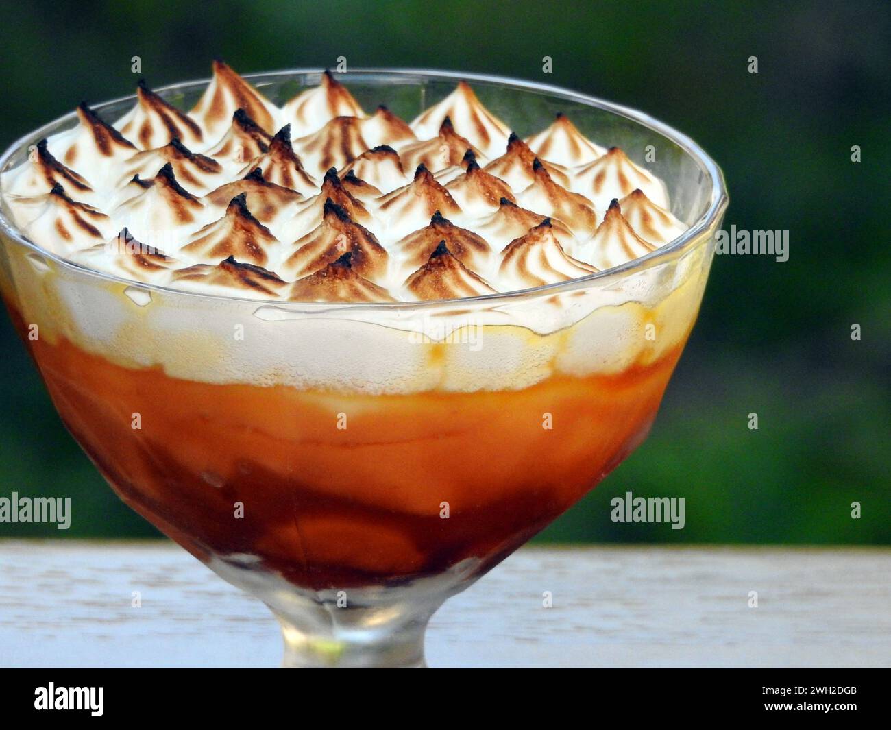 Torched meringue hi-res stock photography and images - Alamy