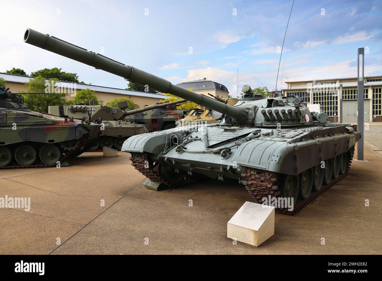 Soviet t 72 tank hi-res stock photography and images - Alamy