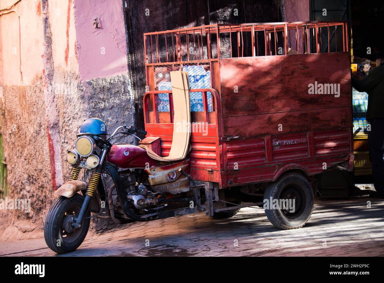 Vehicles clothing people hi-res stock photography and images - Alamy