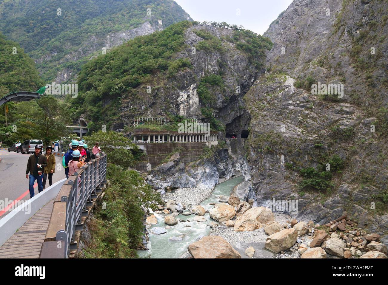 TAROKO NATIONAL PARK, TAIWAN - NOVEMBER 25, 2018: Tourists visit ...