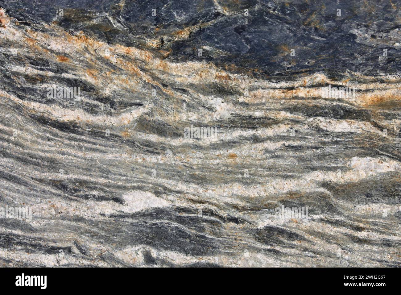 Schist rock - medium-grade metamorphic rock in New Zealand. Geology of The Remarkables mountains ...
