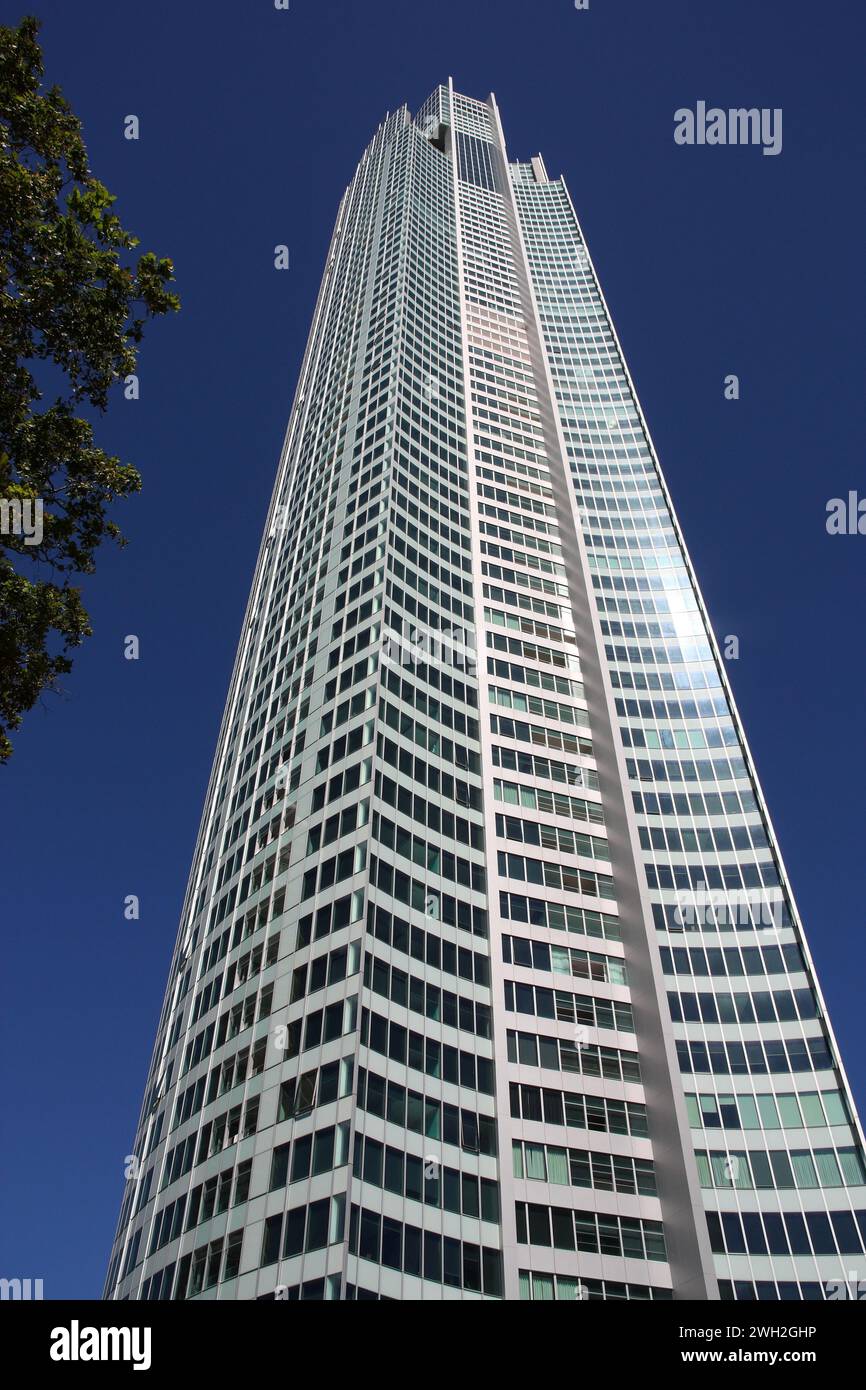 GOLD COAST, AUSTRALIA - MARCH 23, 2008: Q1 Tower in Gold Coast ...