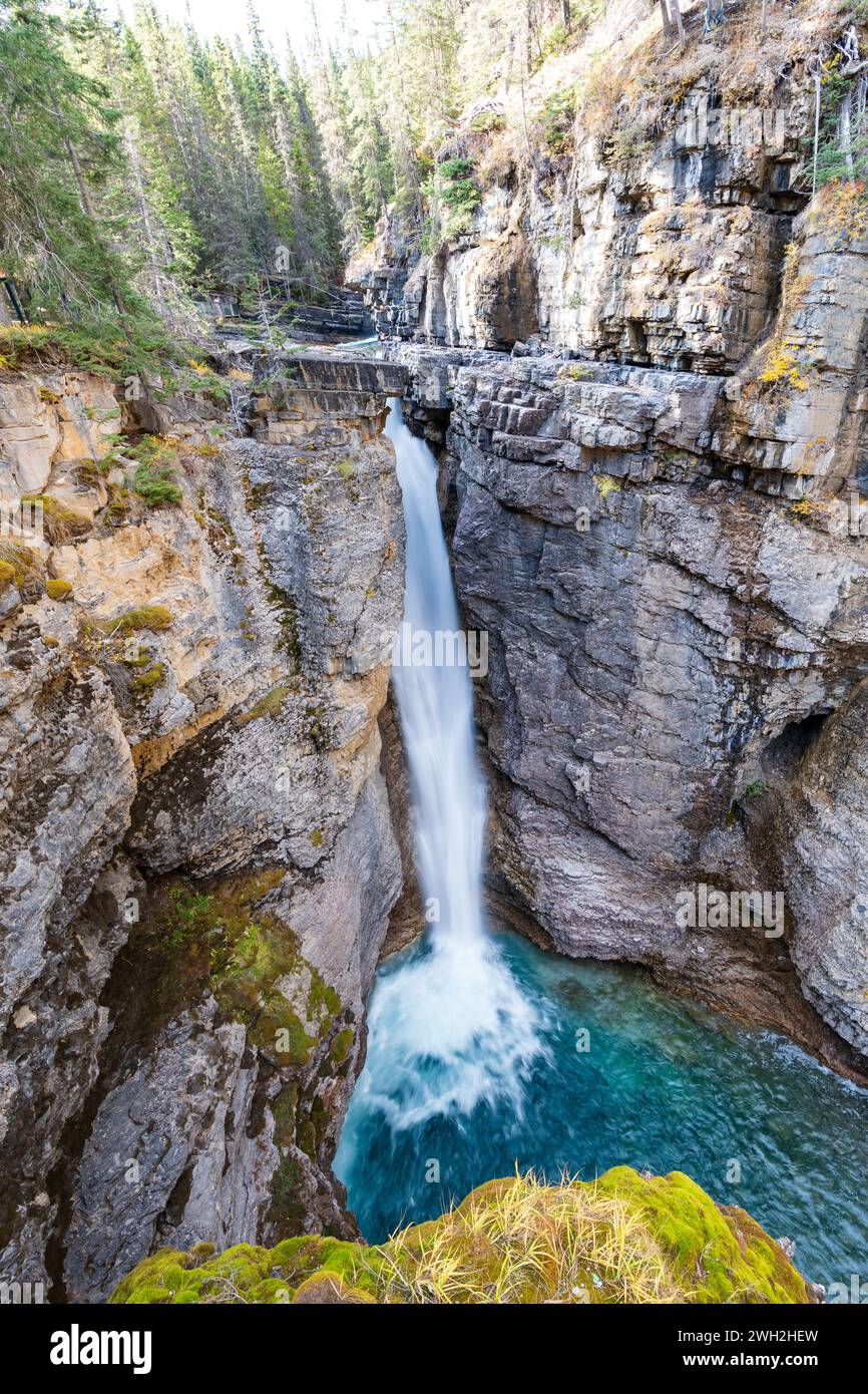 Cascade falls banff national hi-res stock photography and images - Alamy