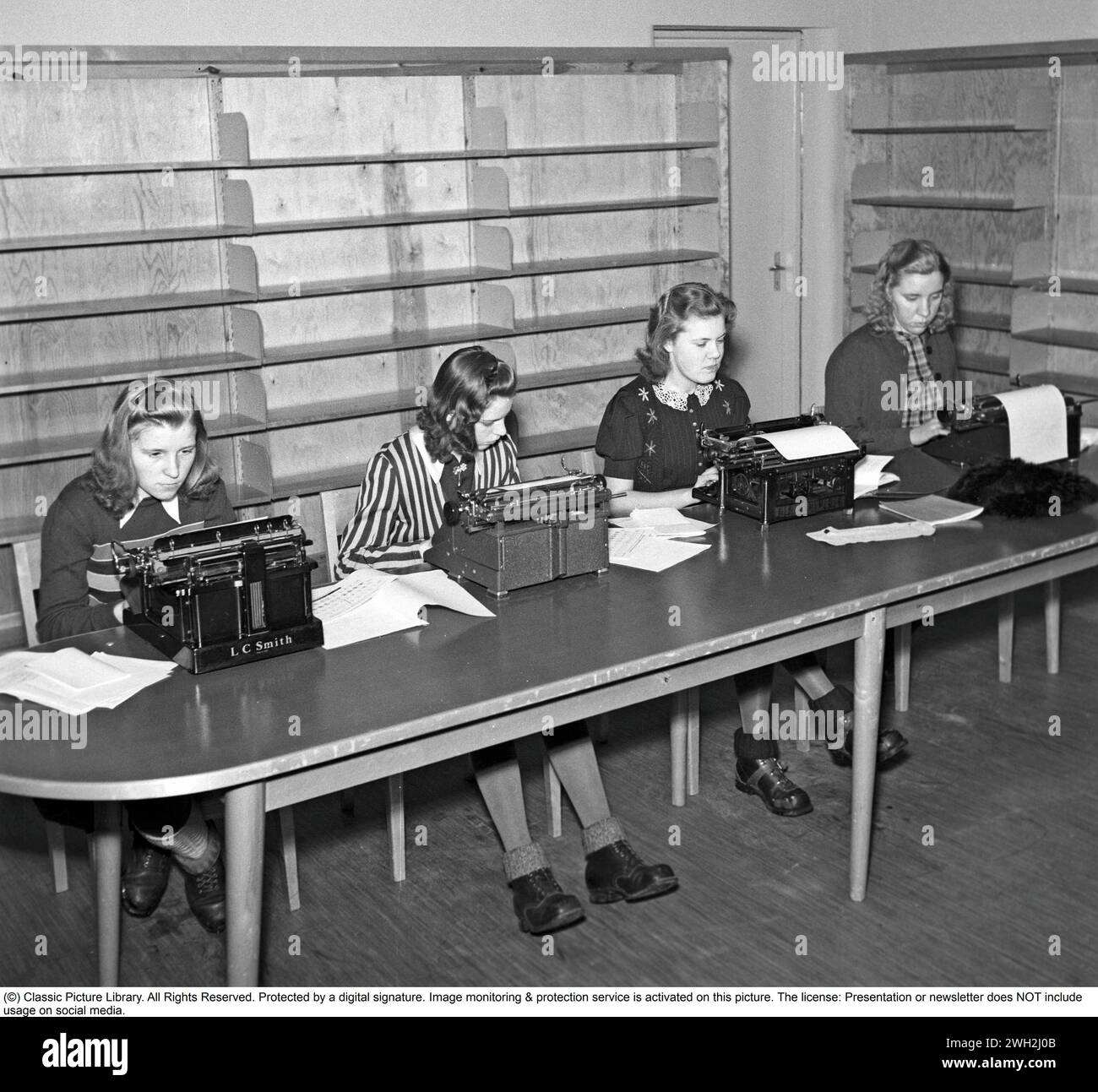 Vintage typing class hi-res stock photography and images - Alamy