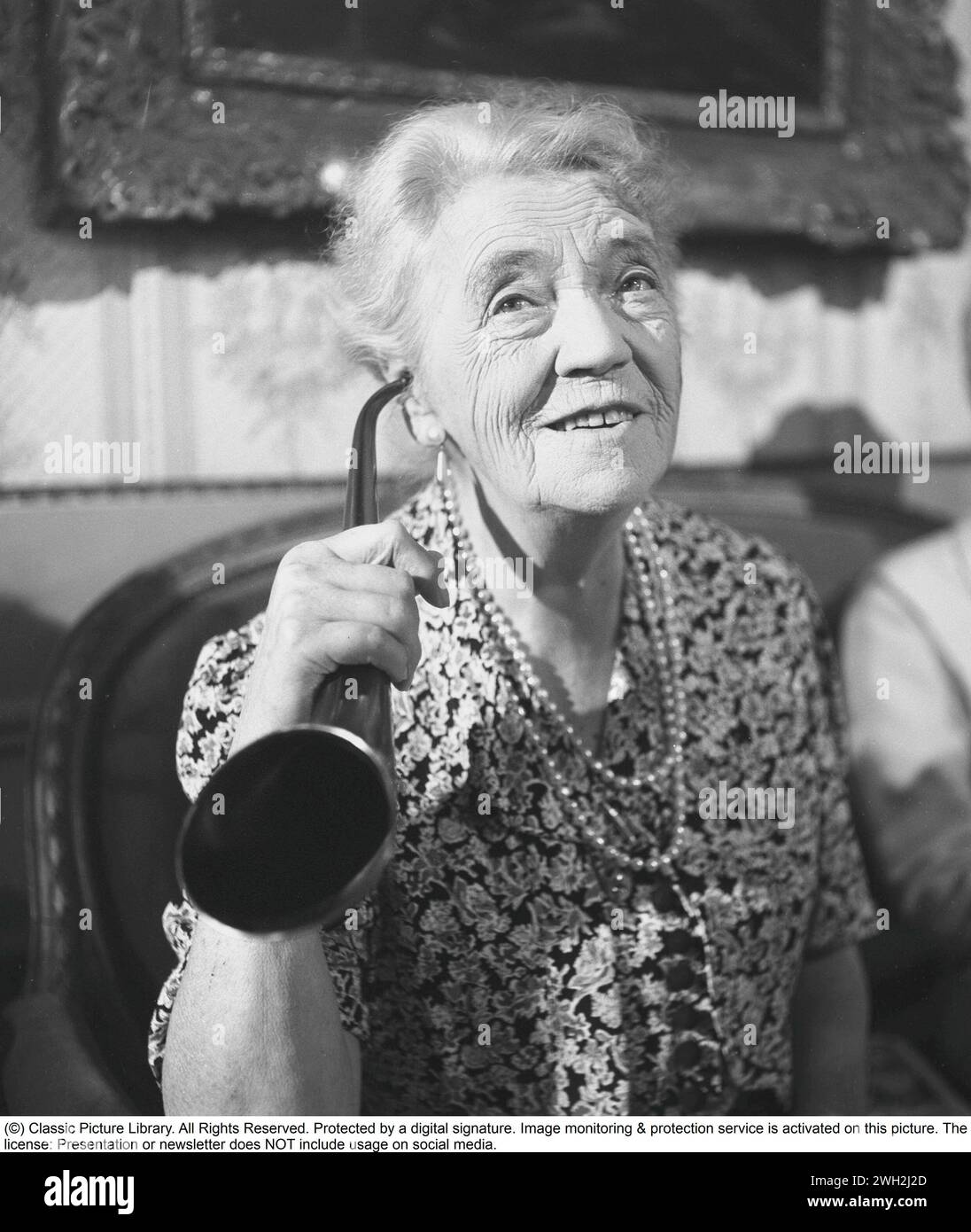 Ear trumpet hi-res stock photography and images - Alamy