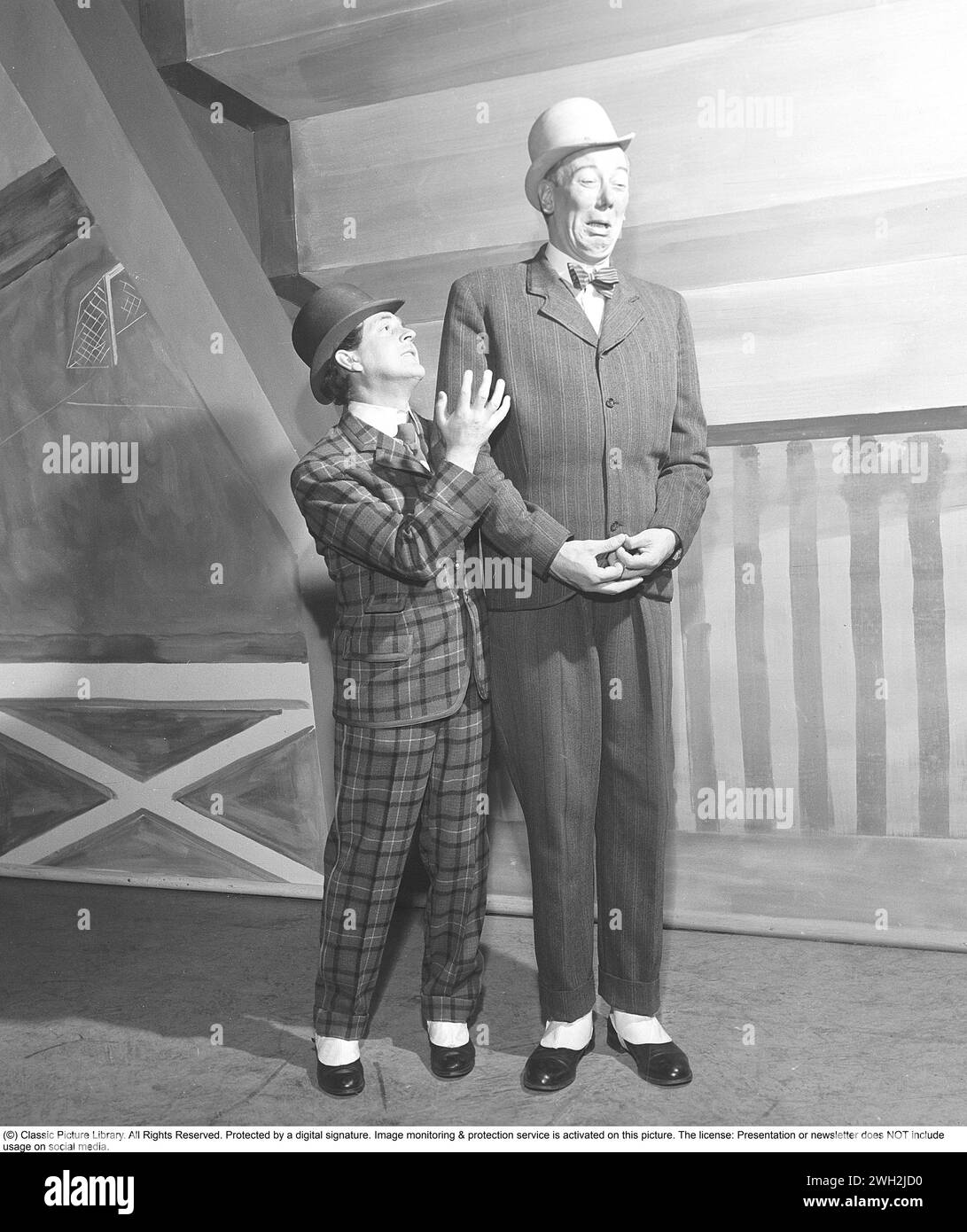 Long And Short In The 1940s Åke Söderblom 1910 1965 Swedish Actor Here With Calle Reinholdz
