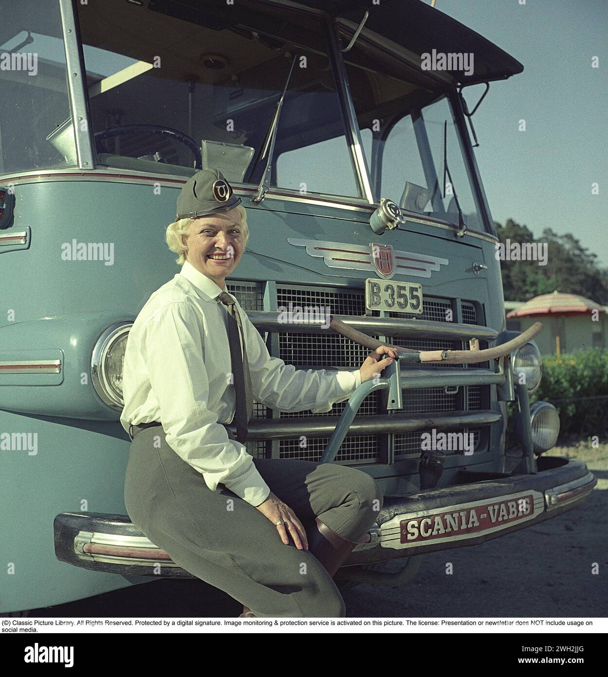 1950s bus vintage bus vintage buses hi-res stock photography and images ...