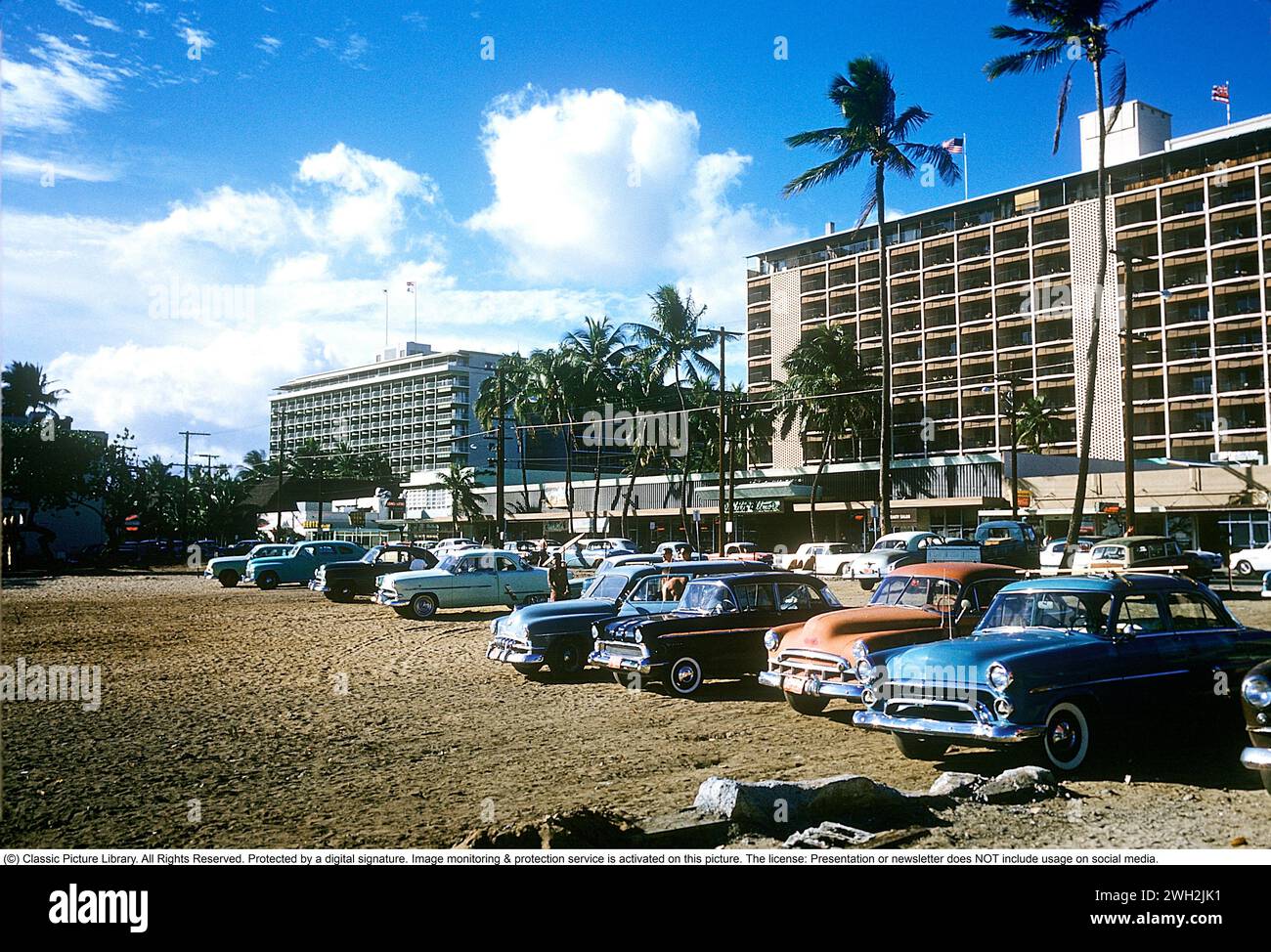 Old fashioned cars hi-res stock photography and images - Alamy