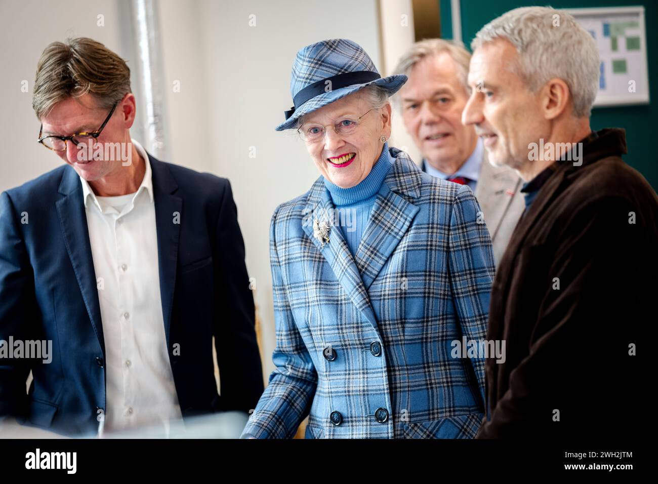 Queen Margrethe and chairman of the board of Prince Henrik's School's ...