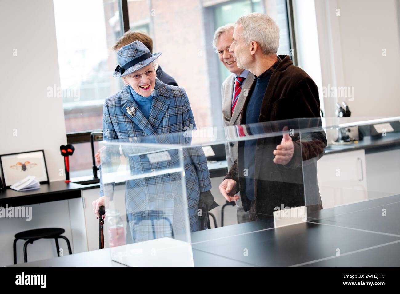 Queen Margrethe and chairman of the board of Prince Henrik's School's ...
