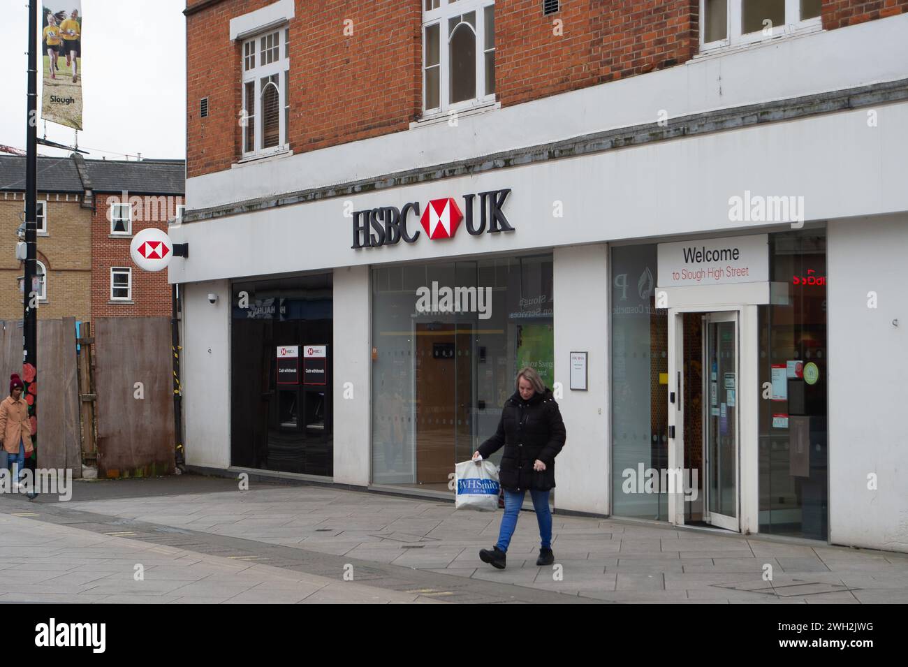 Slough, UK. 7th February, 2024. An HSBC UK bank in Slough High Street ...