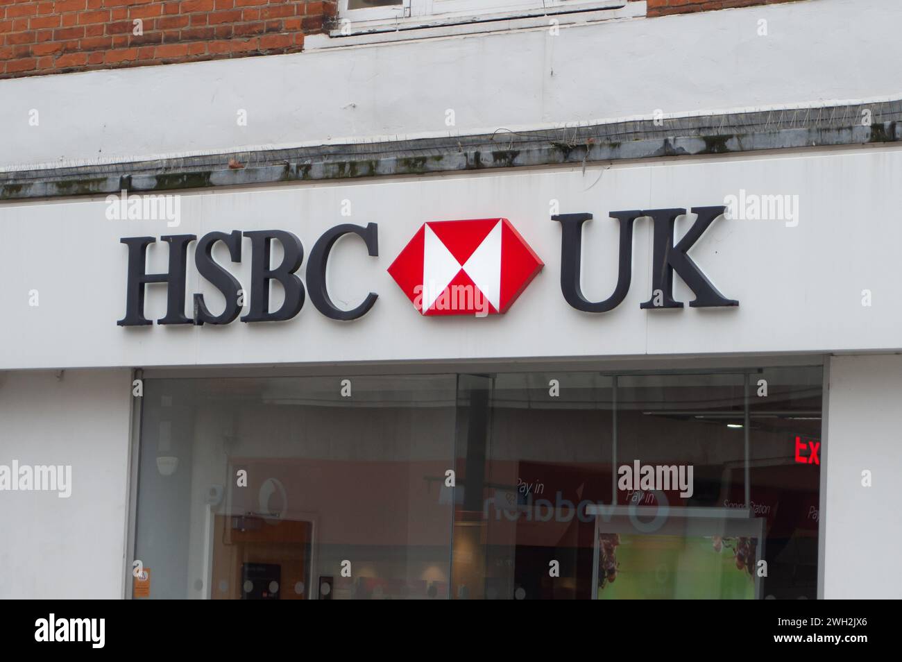 Slough, UK. 7th February, 2024. An HSBC UK bank in Slough High Street ...