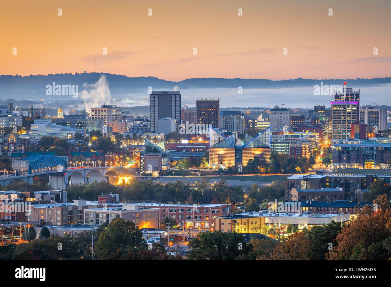 Chattanooga, Tennessee, USA downtown city skyline at dusk Stock Photo ...