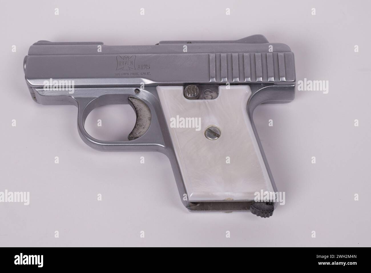 Raven Arms .25 caliber/calibre semi-automatic pistol. The P-25 was ...