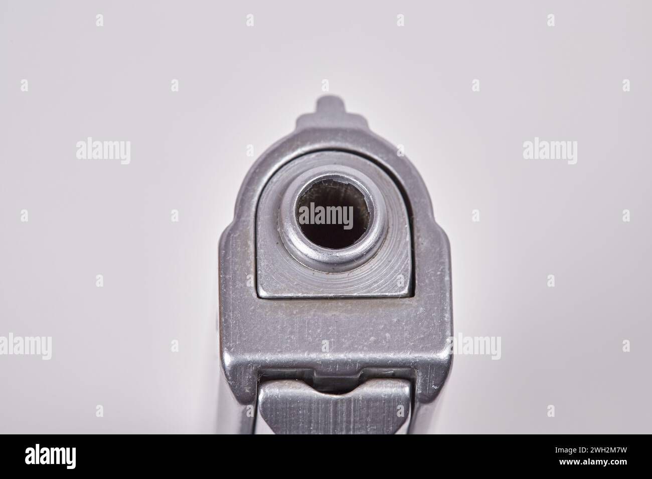 Raven Arms .25 caliber/calibre semi-automatic pistol. The P-25 was ...