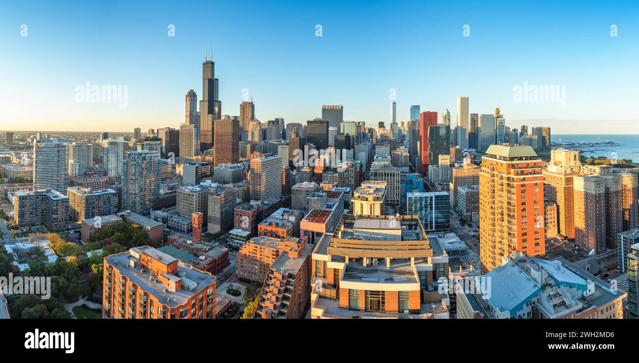Downtown chicago buildings hi-res stock photography and images - Alamy
