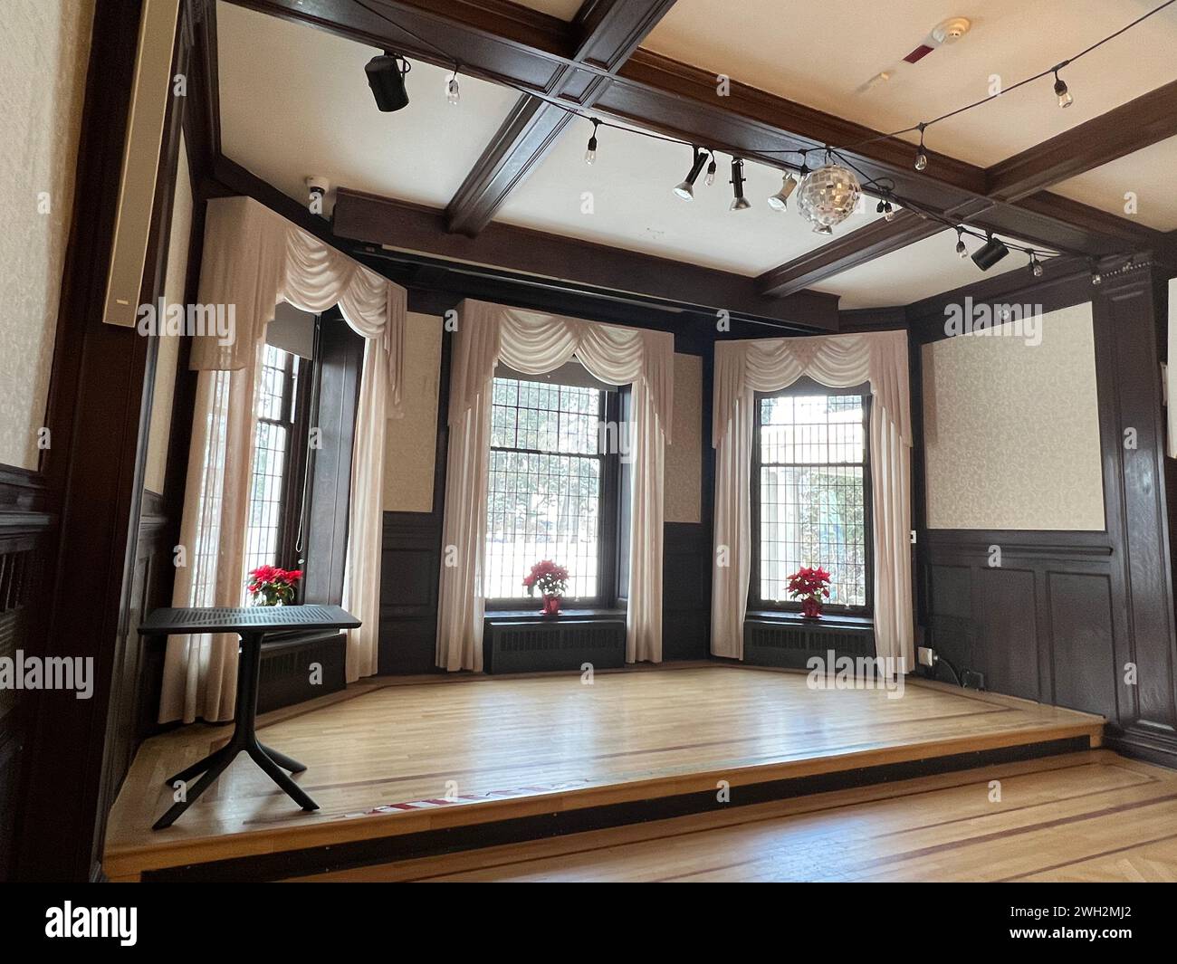 Entertain guests hi-res stock photography and images - Alamy