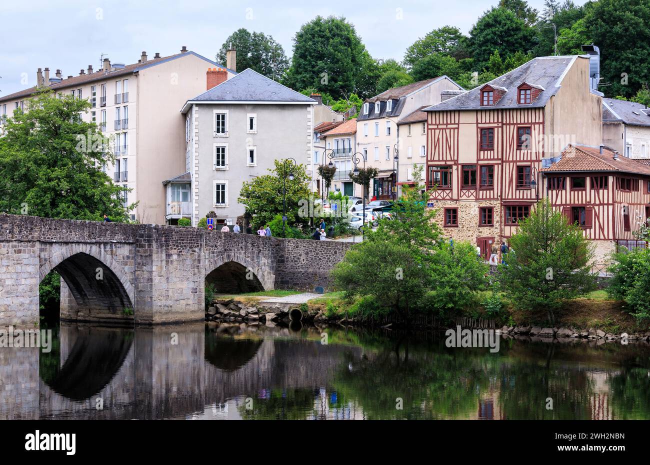 Limoges old bridge hi-res stock photography and images - Alamy