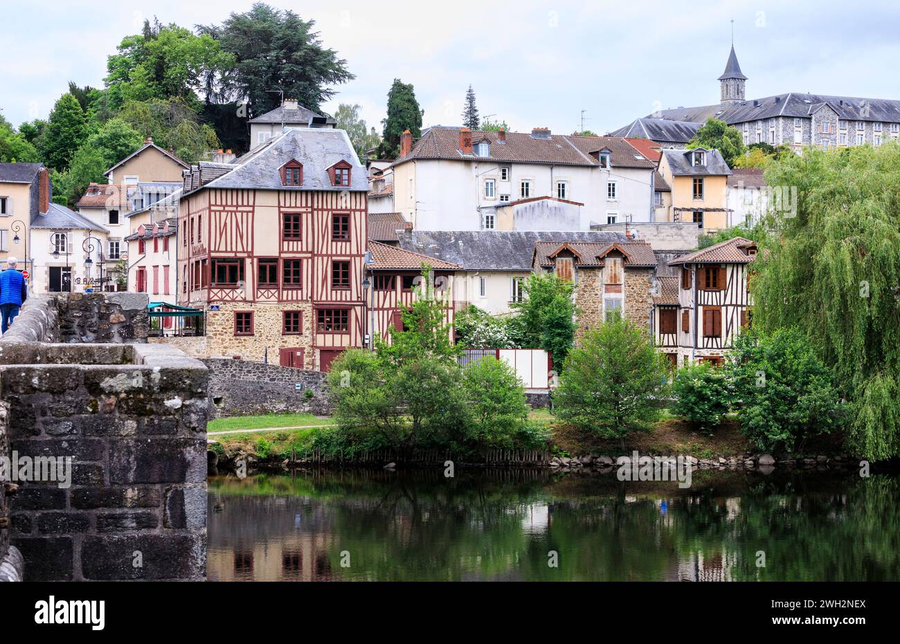 Limoges old bridge hi-res stock photography and images - Alamy