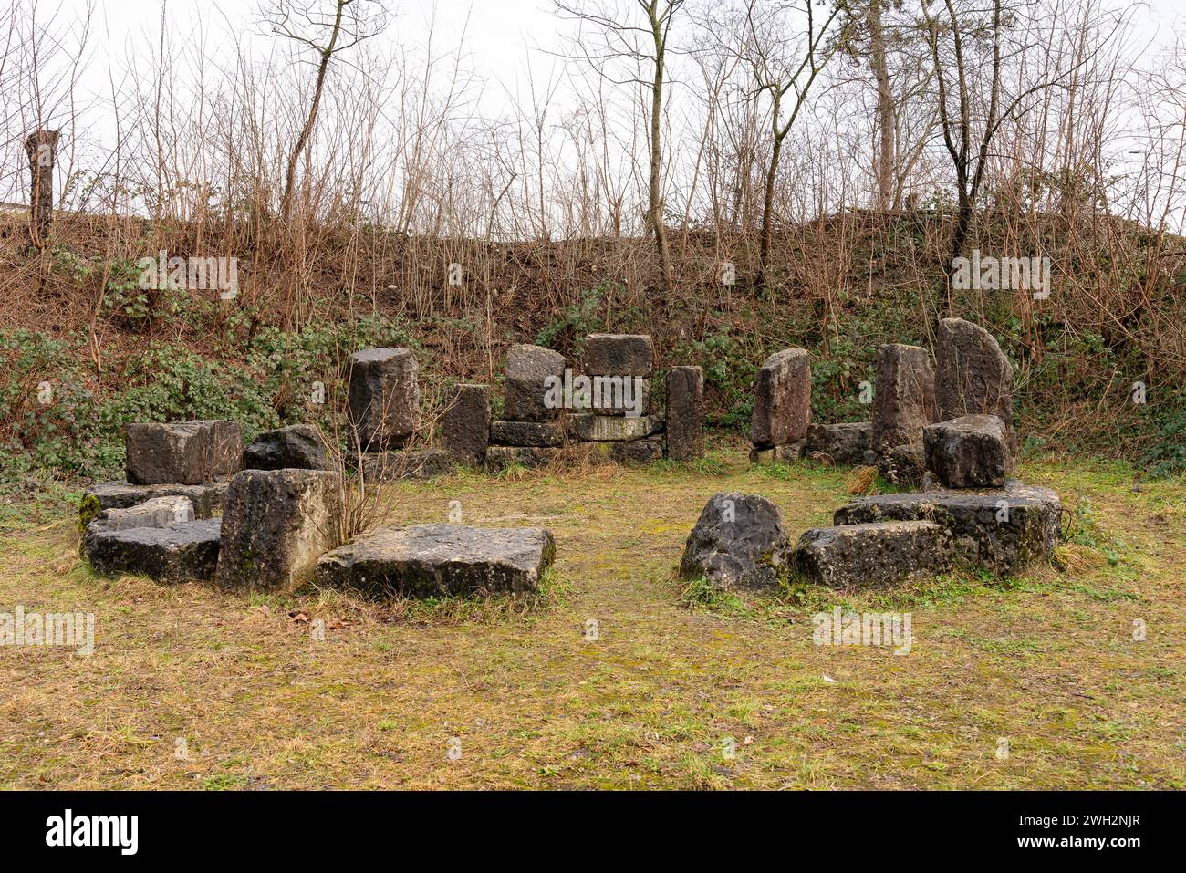 Stones circling meadow area hi-res stock photography and images - Alamy