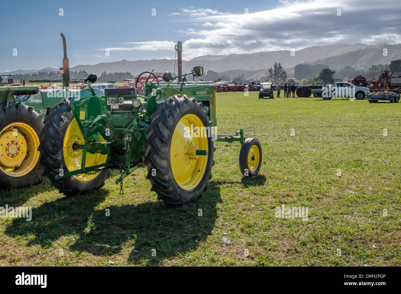 Green technology showcase hi-res stock photography and images - Alamy