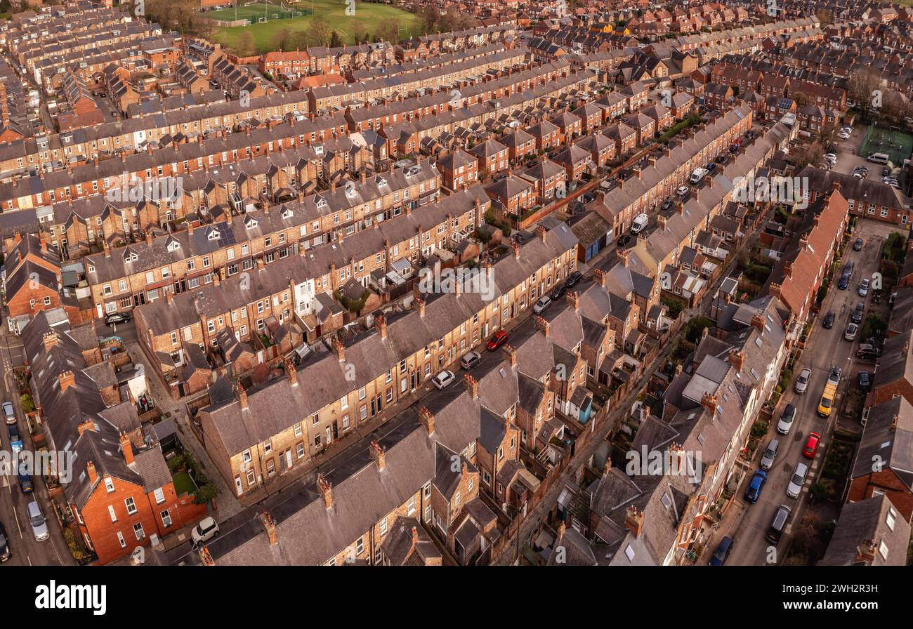 Back to back housing houses hi-res stock photography and images - Alamy