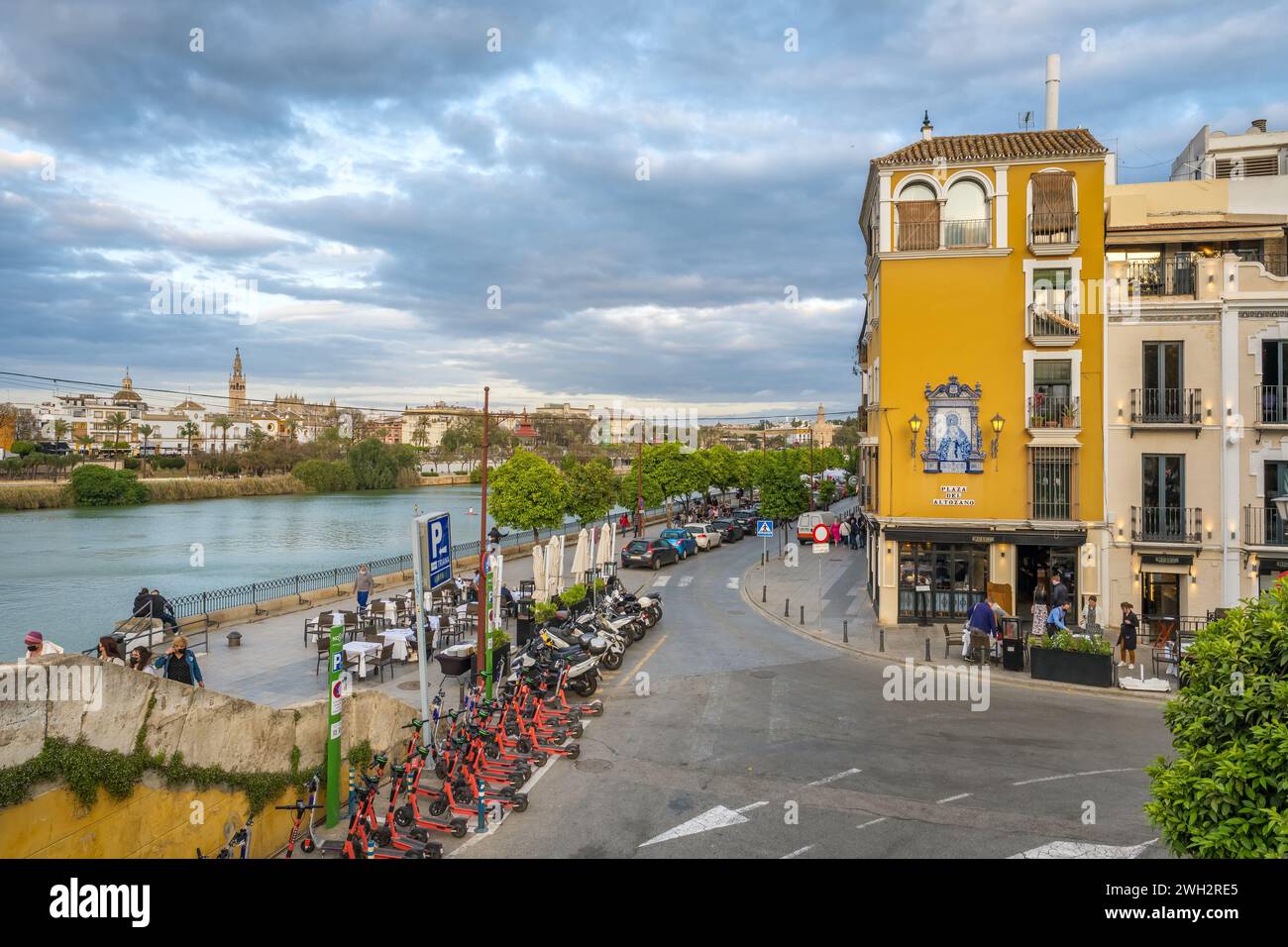 Seville guadalquivir river waterfront hi-res stock photography and ...
