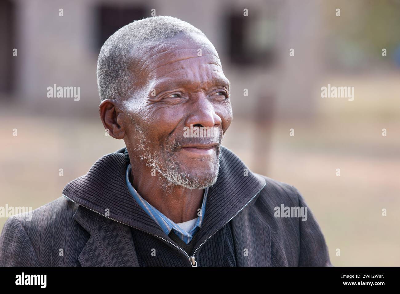 Old south african man standing hi-res stock photography and images - Alamy