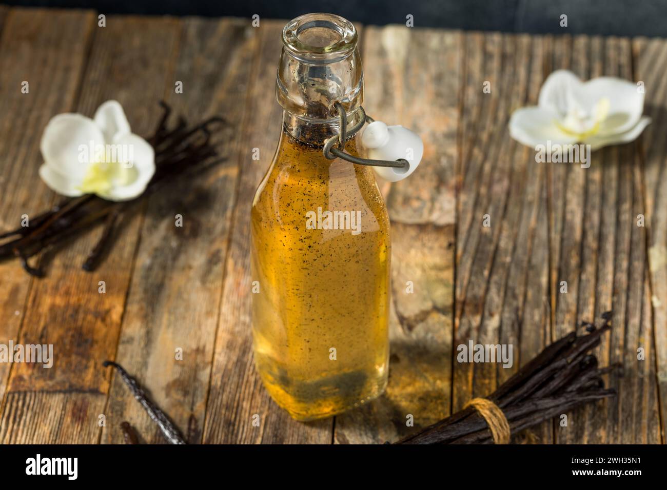 Sweet Vanilla Bean Simple Syrup in a Bottle for Drinks Stock Photo - Alamy