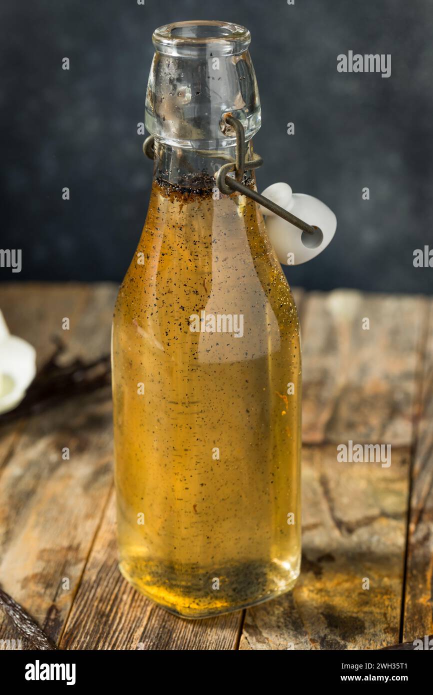 Vanilla bean simple syrup hi-res stock photography and images - Alamy