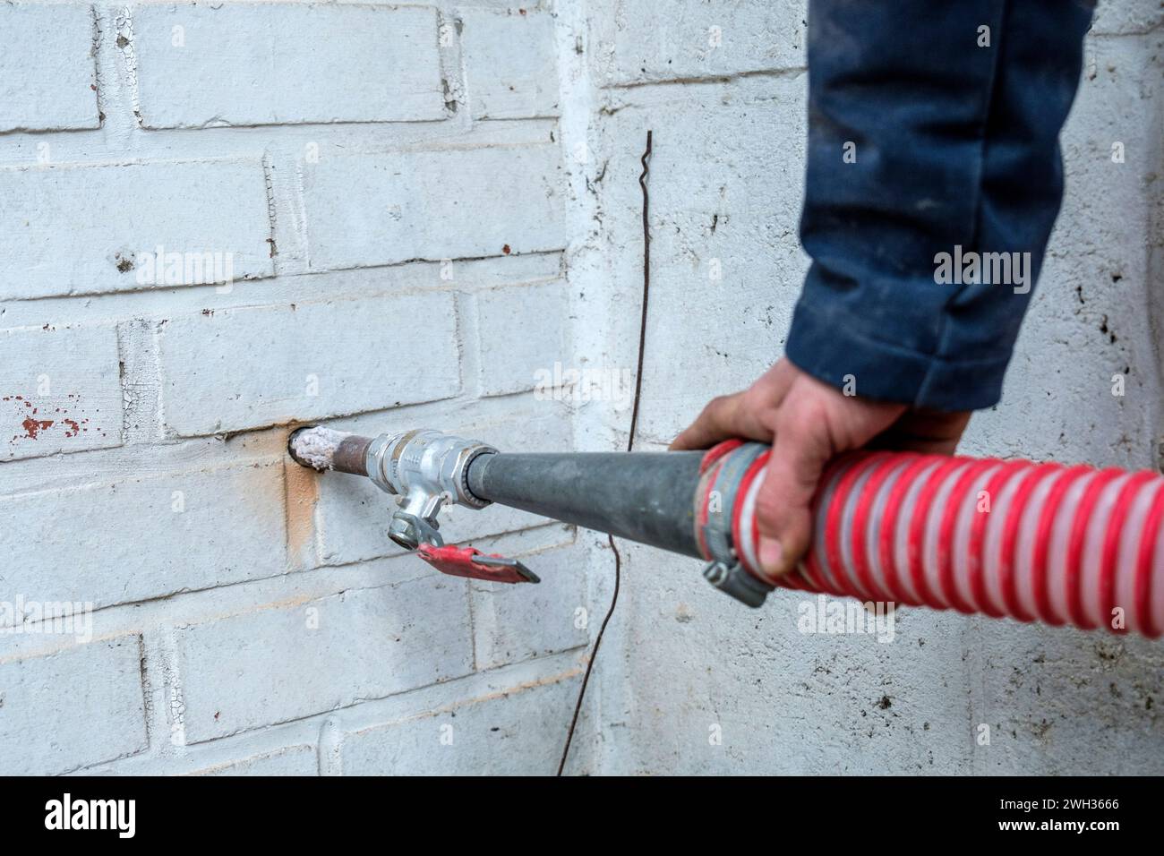 Cellulose insulation hi-res stock photography and images - Alamy